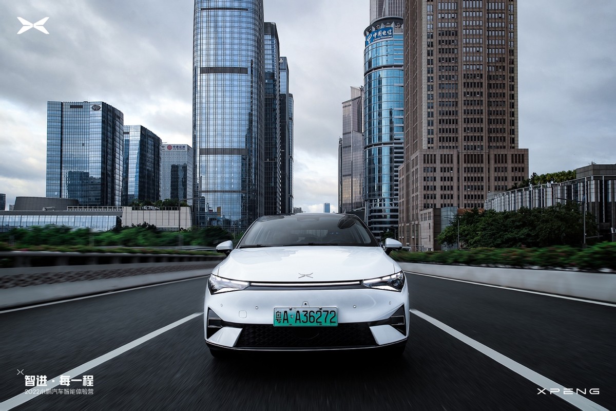 试驾小鹏P5 LCC-L功能实测，这才叫智能汽车