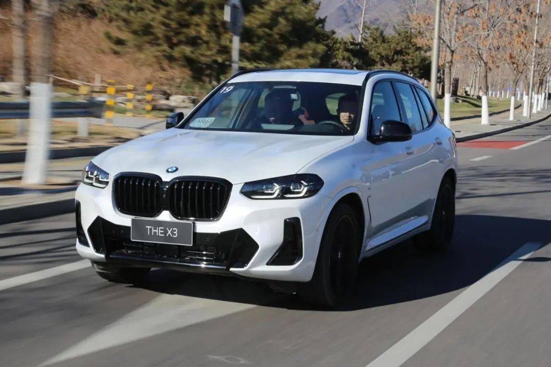 试驾目前为止最好的宝马X3：2.0T+8AT，不加长一样好卖
