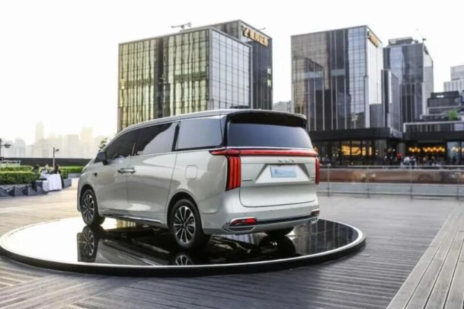 腾势D9 DM-i迎来新对手 三款混动MPV亮相 雷克萨斯LM领衔