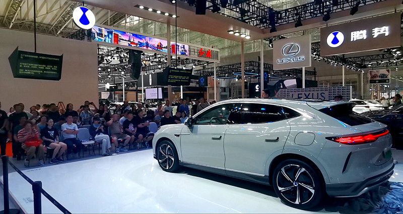 豪华感超越BBA？ 腾势携N7震撼亮相哈尔滨国际车展_车讯网chexun.com-车讯网