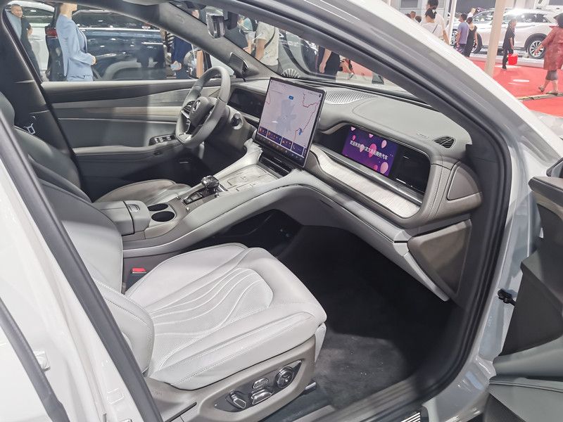 豪华感超越BBA？ 腾势携N7震撼亮相哈尔滨国际车展_车讯网chexun.com-车讯网