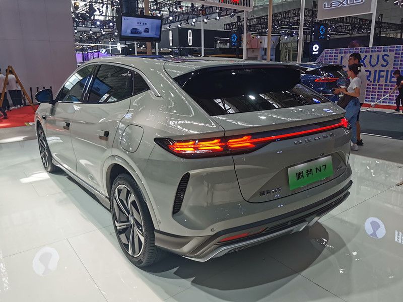 豪华感超越BBA？ 腾势携N7震撼亮相哈尔滨国际车展_车讯网chexun.com-车讯网