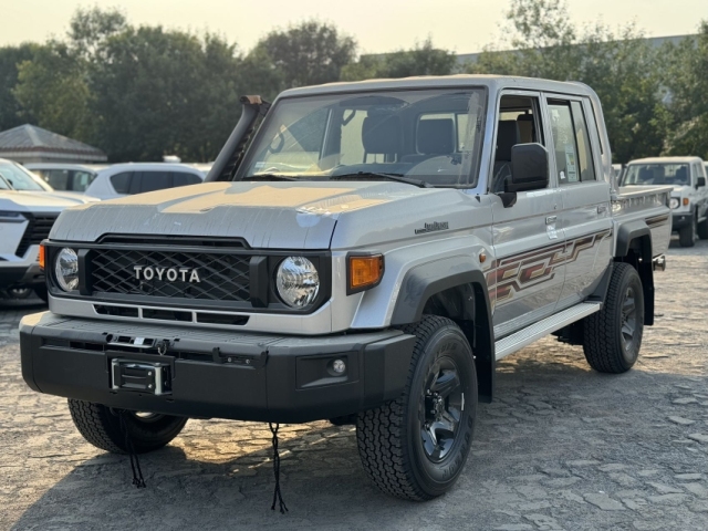 2025款丰田LC79皮卡祖师爷现车依旧熠熠生辉